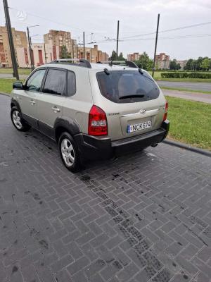 Grey Hyundai Tucson 2006 in Kaunas, with an engine capacity of 2.70 L and mileage of 312 thousand km for 3700 €, photo 3 on AUTOMOTO.COM.LV