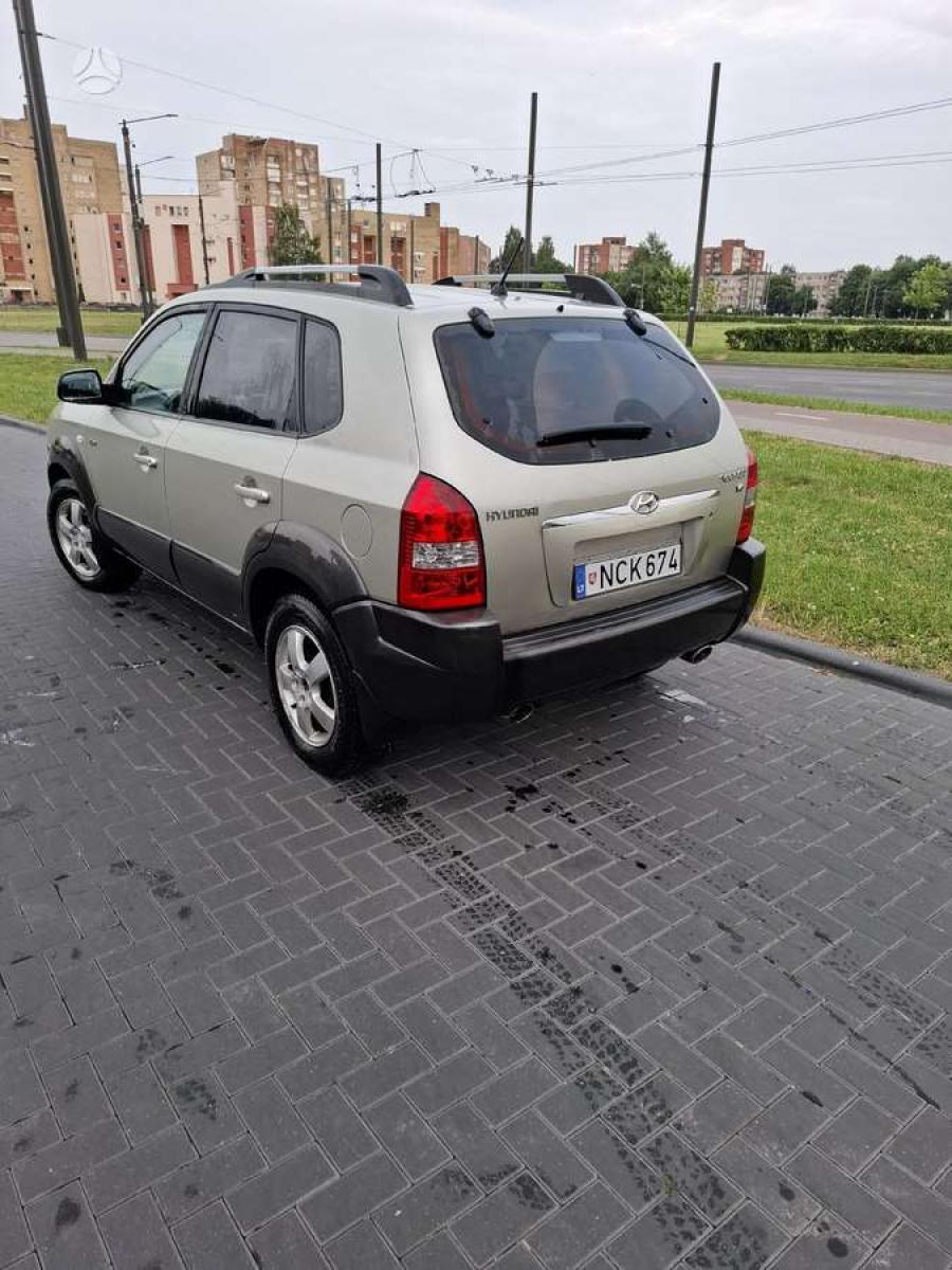 Grey Hyundai Tucson 2006 in Kaunas, with an engine capacity of 2.70 L and mileage of 312 thousand km for 3700 €, photo 3 on AUTOMOTO.COM.LV
