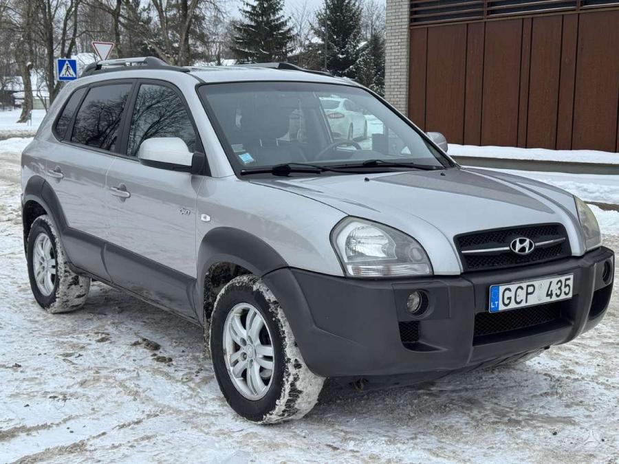 Grey Hyundai Tucson 2006 in Ukmerge, with an engine capacity of 1.99 L and mileage of 99 thousand km for 2650 €, photo 1 on AUTOMOTO.COM.LV
