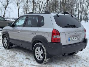 Grey Hyundai Tucson 2006 in Ukmerge, with an engine capacity of 1.99 L and mileage of 99 thousand km for 2650 €, photo 3 on AUTOMOTO.COM.LV