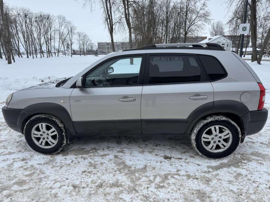 Grey Hyundai Tucson 2006 in Ukmerge, with an engine capacity of 1.99 L and mileage of 99 thousand km for 2650 €, photo 6 on AUTOMOTO.COM.LV