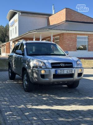 Pelēks Hyundai Tucson 2006 Viļņa, ar dzinēja tilpumu 2.00 L un nobraukumu 264 tūkst. km par 3100 €, foto  vietnē AUTOMOTO.COM.LV