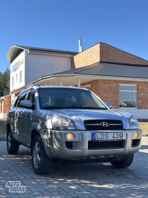 Grey Hyundai Tucson 2006 in Vilnius, with an engine capacity of 2.00 L and mileage of 264 thousand km for 3100 €, photo 2 on AUTOMOTO.COM.LV