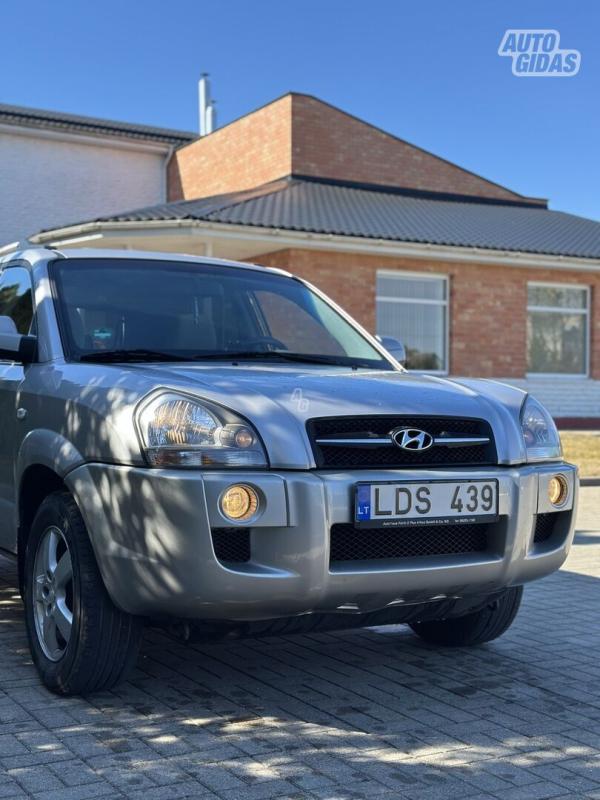 Grey Hyundai Tucson 2006 in Vilnius, with an engine capacity of 2.00 L and mileage of 264 thousand km for 3100 €, photo 3 on AUTOMOTO.COM.LV
