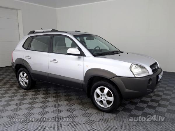 Pelēks Hyundai Tucson 2006 Tallina, ar dzinēja tilpumu 2.00 L un nobraukumu 285 tūkst. km par 1999 €, foto 1 vietnē AUTOMOTO.COM.LV