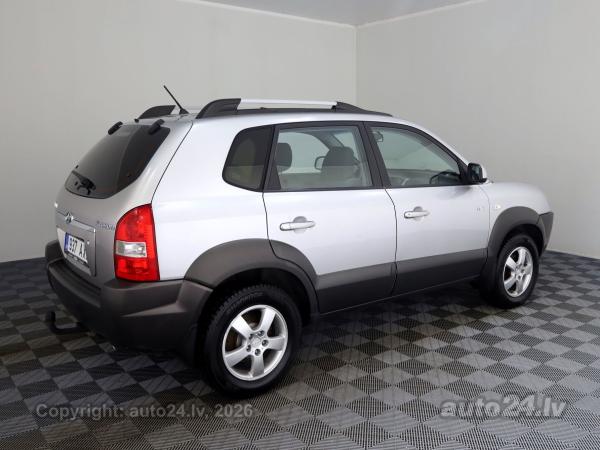 Pelēks Hyundai Tucson 2006 Tallina, ar dzinēja tilpumu 2.00 L un nobraukumu 285 tūkst. km par 1999 €, foto 3 vietnē AUTOMOTO.COM.LV