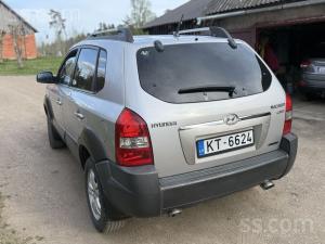 Pelēks Hyundai Tucson 2006 Cēsis, ar dzinēja tilpumu 2.00 L un nobraukumu 302 tūkst. km par 1900 €, foto 3 vietnē AUTOMOTO.COM.LV