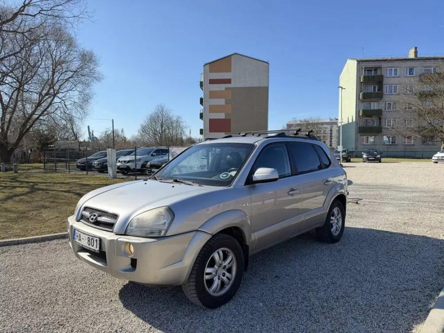 Pelēks Hyundai Tucson 2006 Ventspils, ar dzinēja tilpumu 2.00 L un nobraukumu 317 tūkst. km par 1550 €, foto 1 vietnē AUTOMOTO.COM.LV