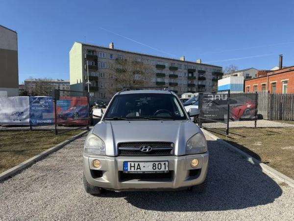 Pelēks Hyundai Tucson 2006 Ventspils, ar dzinēja tilpumu 2.00 L un nobraukumu 317 tūkst. km par 1550 €, foto 2 vietnē AUTOMOTO.COM.LV