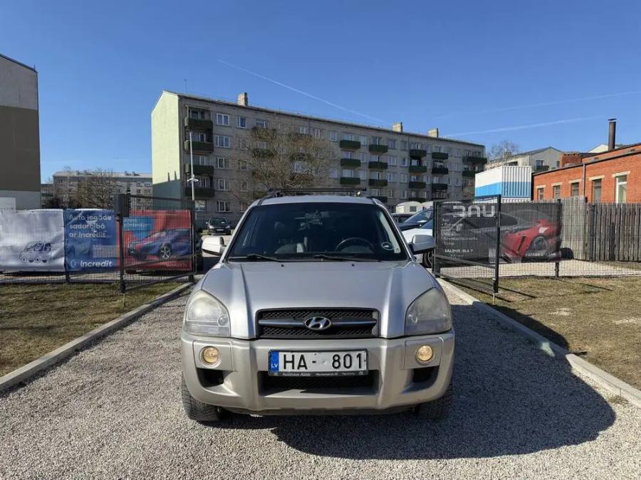 Pelēks Hyundai Tucson 2006 Ventspils, ar dzinēja tilpumu 2.00 L un nobraukumu 317 tūkst. km par 1550 €, foto 3 vietnē AUTOMOTO.COM.LV
