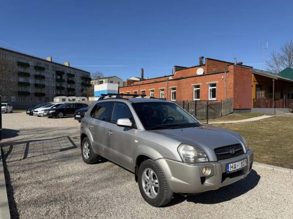 Pelēks Hyundai Tucson 2006 Ventspils, ar dzinēja tilpumu 2.00 L un nobraukumu 317 tūkst. km par 1550 €, foto 3 vietnē AUTOMOTO.COM.LV