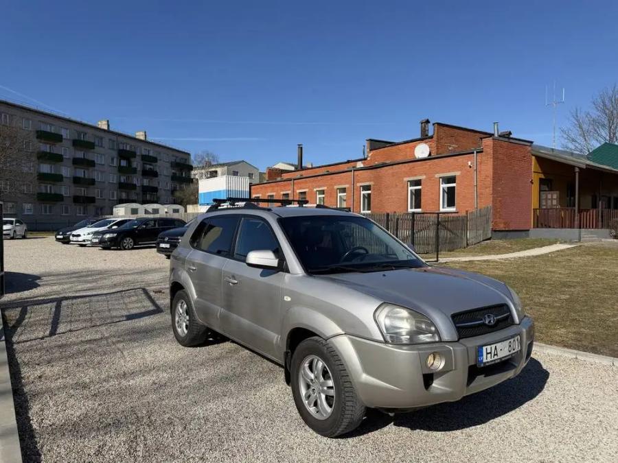 Pelēks Hyundai Tucson 2006 Ventspils, ar dzinēja tilpumu 2.00 L un nobraukumu 317 tūkst. km par 1550 €, foto 4 vietnē AUTOMOTO.COM.LV
