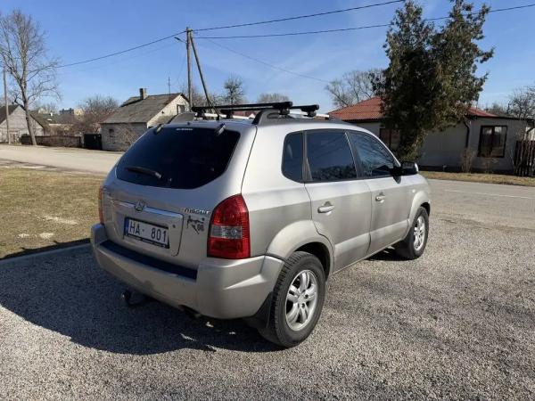 Pelēks Hyundai Tucson 2006 Ventspils, ar dzinēja tilpumu 2.00 L un nobraukumu 317 tūkst. km par 1550 €, foto 4 vietnē AUTOMOTO.COM.LV