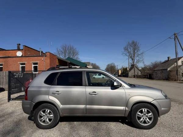 Pelēks Hyundai Tucson 2006 Ventspils, ar dzinēja tilpumu 2.00 L un nobraukumu 317 tūkst. km par 1550 €, foto 7 vietnē AUTOMOTO.COM.LV