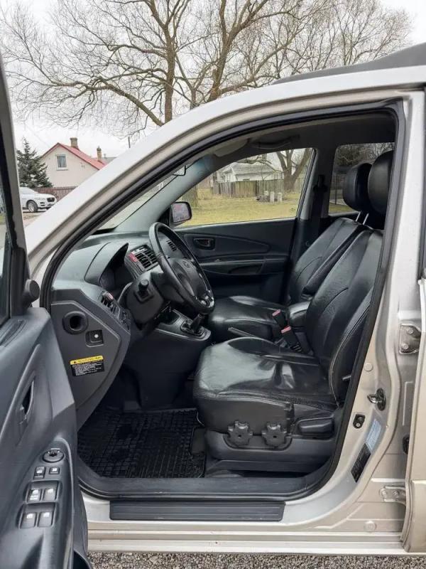 Pelēks Hyundai Tucson 2006 Ventspils, ar dzinēja tilpumu 2.00 L un nobraukumu 317 tūkst. km par 1550 €, foto 9 vietnē AUTOMOTO.COM.LV