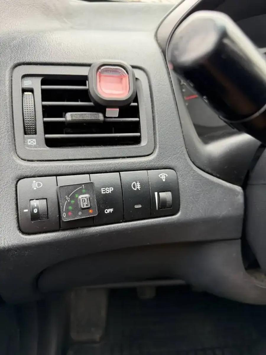 Pelēks Hyundai Tucson 2006 Ventspils, ar dzinēja tilpumu 2.00 L un nobraukumu 317 tūkst. km par 1550 €, foto 12 vietnē AUTOMOTO.COM.LV