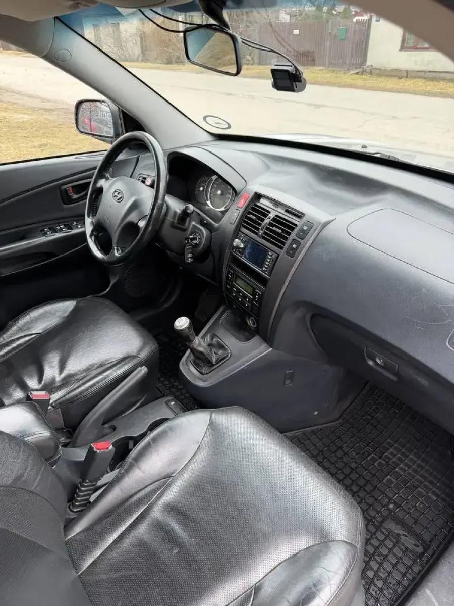 Pelēks Hyundai Tucson 2006 Ventspils, ar dzinēja tilpumu 2.00 L un nobraukumu 317 tūkst. km par 1550 €, foto 16 vietnē AUTOMOTO.COM.LV