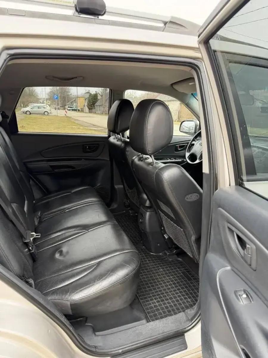 Pelēks Hyundai Tucson 2006 Ventspils, ar dzinēja tilpumu 2.00 L un nobraukumu 317 tūkst. km par 1550 €, foto 18 vietnē AUTOMOTO.COM.LV