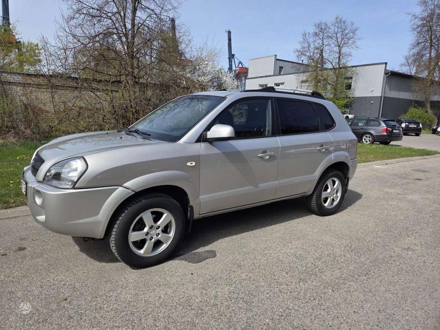 Grey Hyundai Tucson 2006 in Klaipeda, with an engine capacity of 1.99 L and mileage of 234 thousand km for 2300 €, photo 7 on AUTOMOTO.COM.LV