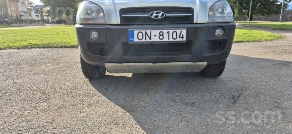 Grey Hyundai Tucson 2006 in Jekabpils, with an engine capacity of 2.00 L and mileage of 315 thousand km for 2150 €, photo 3 on AUTOMOTO.COM.LV