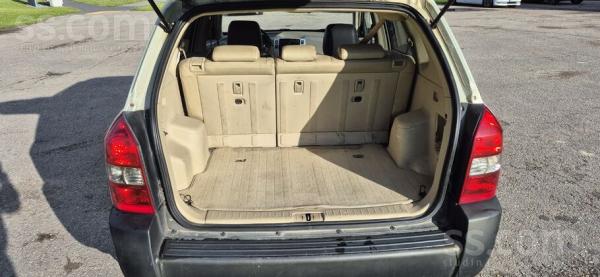 Grey Hyundai Tucson 2006 in Jekabpils, with an engine capacity of 2.00 L and mileage of 315 thousand km for 2150 €, photo 6 on AUTOMOTO.COM.LV