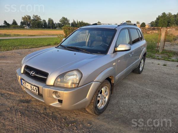 Grey Hyundai Tucson 2006 in Bauska, with an engine capacity of 2.00 L and mileage of 318 thousand km for 1550 €, photo 1 on AUTOMOTO.COM.LV