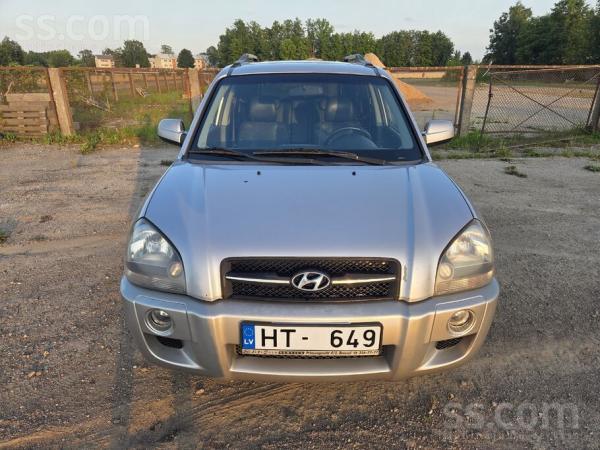 Grey Hyundai Tucson 2006 in Bauska, with an engine capacity of 2.00 L and mileage of 318 thousand km for 1550 €, photo 2 on AUTOMOTO.COM.LV