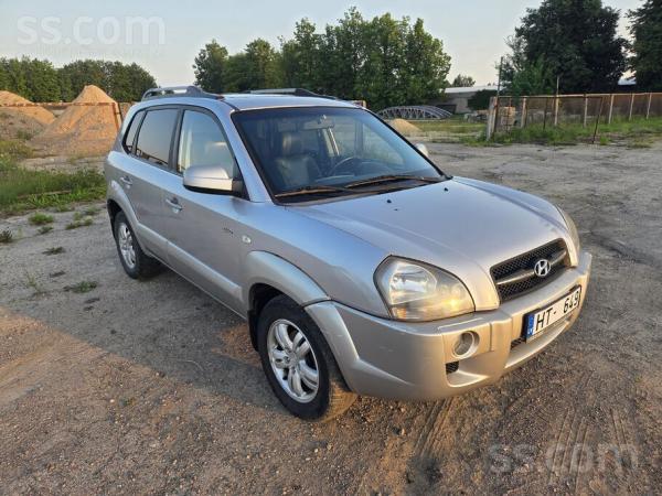 Grey Hyundai Tucson 2006 in Bauska, with an engine capacity of 2.00 L and mileage of 318 thousand km for 1550 €, photo 3 on AUTOMOTO.COM.LV