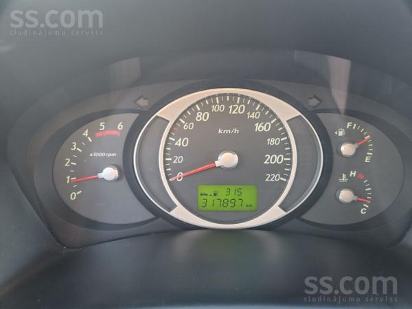 Grey Hyundai Tucson 2006 in Bauska, with an engine capacity of 2.00 L and mileage of 318 thousand km for 1550 €, photo 10 on AUTOMOTO.COM.LV