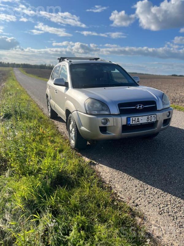 Grey Hyundai Tucson 2006 in Saldus, with an engine capacity of 2.00 L and mileage of 320 thousand km for 1750 €, photo 1 on AUTOMOTO.COM.LV