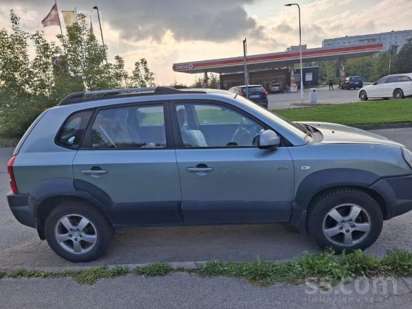 Grey Hyundai Tucson 2006 in Riga, with an engine capacity of 2.00 L and mileage of 269 thousand km for 2800 €, photo 4 on AUTOMOTO.COM.LV