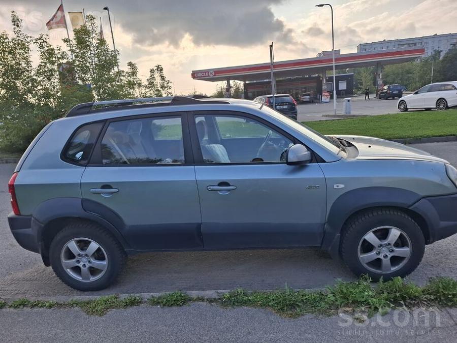 Grey Hyundai Tucson 2006 in Riga, with an engine capacity of 2.00 L and mileage of 269 thousand km for 2800 €, photo 4 on AUTOMOTO.COM.LV