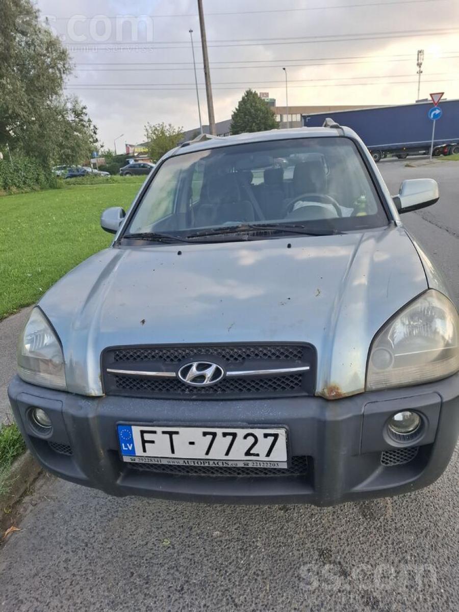 Grey Hyundai Tucson 2006 in Riga, with an engine capacity of 2.00 L and mileage of 269 thousand km for 2800 €, photo 5 on AUTOMOTO.COM.LV