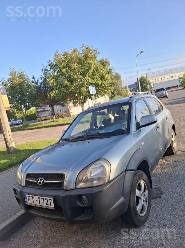 Grey Hyundai Tucson 2006 in Riga, with an engine capacity of 2.00 L and mileage of 269 thousand km for 2800 €, photo 7 on AUTOMOTO.COM.LV
