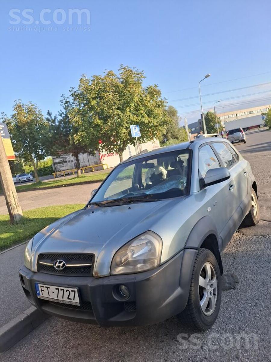 Grey Hyundai Tucson 2006 in Riga, with an engine capacity of 2.00 L and mileage of 269 thousand km for 2800 €, photo 7 on AUTOMOTO.COM.LV