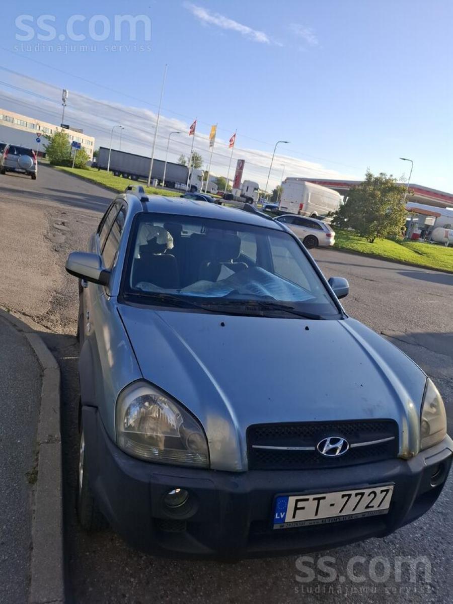 Grey Hyundai Tucson 2006 in Riga, with an engine capacity of 2.00 L and mileage of 269 thousand km for 2800 €, photo 8 on AUTOMOTO.COM.LV