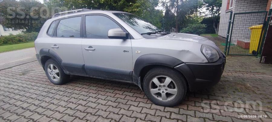 Grey Hyundai Tucson 2006 in Riga, with an engine capacity of 2.00 L and mileage of 300 thousand km for 650 €, photo 1 on AUTOMOTO.COM.LV