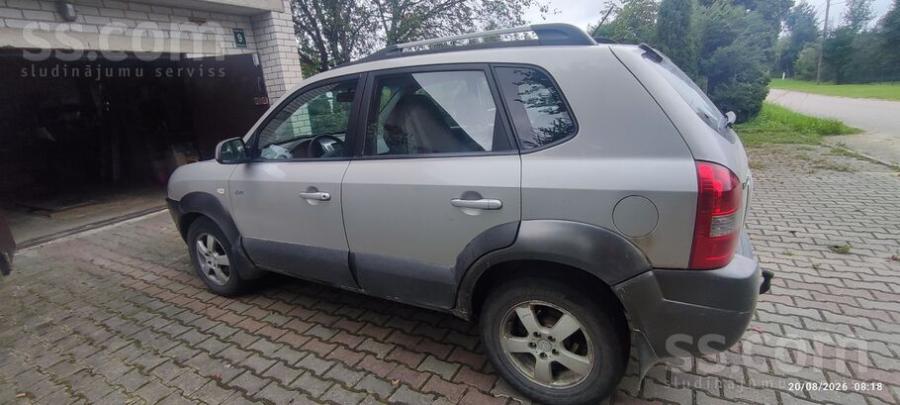 Grey Hyundai Tucson 2006 in Riga, with an engine capacity of 2.00 L and mileage of 300 thousand km for 650 €, photo 3 on AUTOMOTO.COM.LV