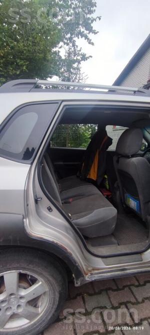 Grey Hyundai Tucson 2006 in Riga, with an engine capacity of 2.00 L and mileage of 300 thousand km for 650 €, photo 8 on AUTOMOTO.COM.LV