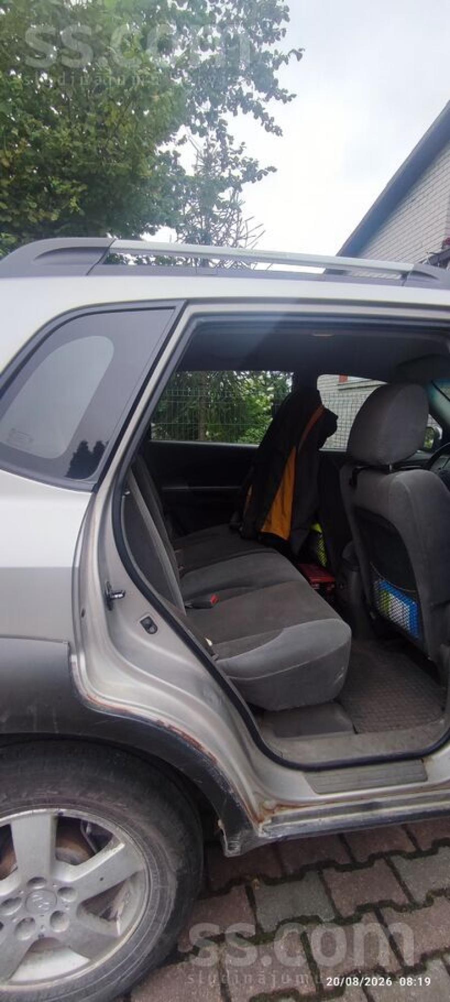 Grey Hyundai Tucson 2006 in Riga, with an engine capacity of 2.00 L and mileage of 300 thousand km for 650 €, photo 8 on AUTOMOTO.COM.LV