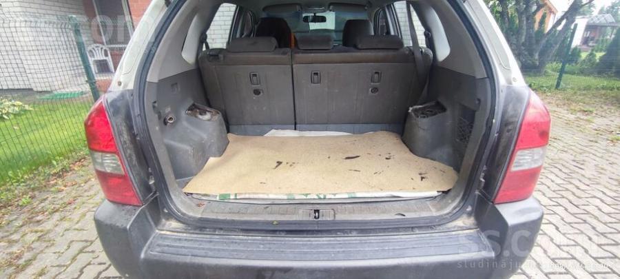 Grey Hyundai Tucson 2006 in Riga, with an engine capacity of 2.00 L and mileage of 300 thousand km for 650 €, photo 9 on AUTOMOTO.COM.LV