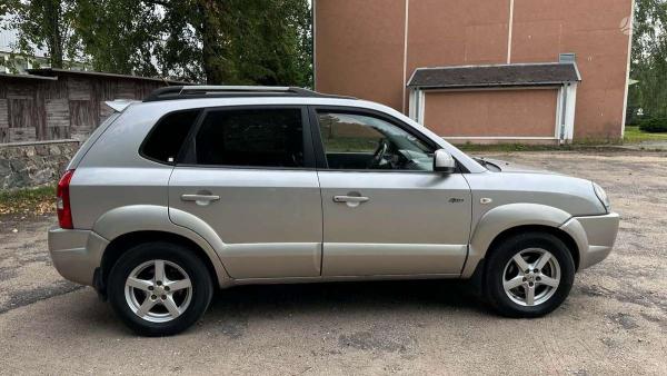 Pelēks Hyundai Tucson 2006 Molėtai, ar dzinēja tilpumu 1.99 L un nobraukumu 274 tūkst. km par 2500 €, foto 8 vietnē AUTOMOTO.COM.LV
