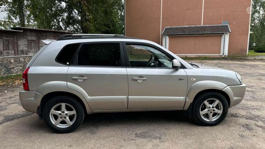 Pelēks Hyundai Tucson 2006 Molėtai, ar dzinēja tilpumu 1.99 L un nobraukumu 274 tūkst. km par 2500 €, foto 8 vietnē AUTOMOTO.COM.LV