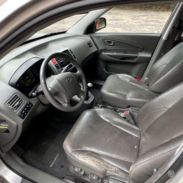Pelēks Hyundai Tucson 2006 Molėtai, ar dzinēja tilpumu 1.99 L un nobraukumu 274 tūkst. km par 2500 €, foto 9 vietnē AUTOMOTO.COM.LV