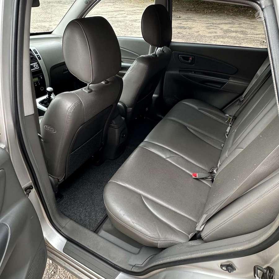Pelēks Hyundai Tucson 2006 Molėtai, ar dzinēja tilpumu 1.99 L un nobraukumu 274 tūkst. km par 2500 €, foto 10 vietnē AUTOMOTO.COM.LV