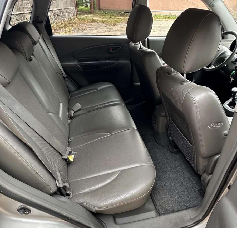 Pelēks Hyundai Tucson 2006 Molėtai, ar dzinēja tilpumu 1.99 L un nobraukumu 274 tūkst. km par 2500 €, foto 13 vietnē AUTOMOTO.COM.LV
