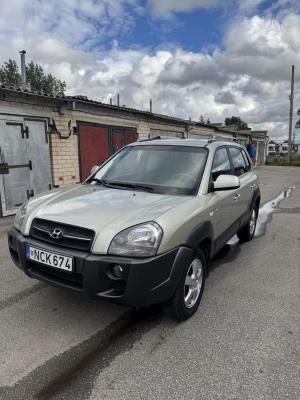 Grey Hyundai Tucson 2006 in Panevezys, with an engine capacity of 2.70 L and mileage of 321 thousand km for 4000 €, photo  on AUTOMOTO.COM.LV