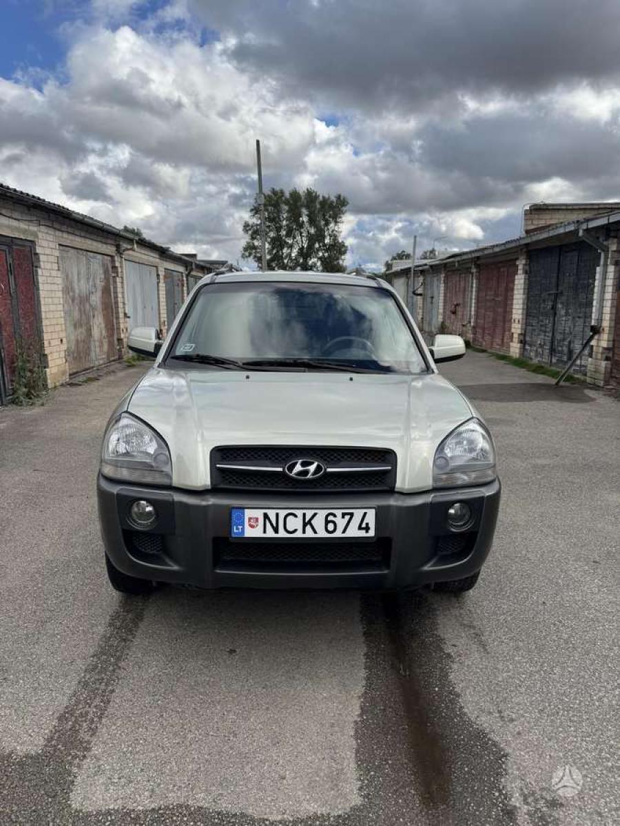 Grey Hyundai Tucson 2006 in Panevezys, with an engine capacity of 2.70 L and mileage of 321 thousand km for 4000 €, photo 3 on AUTOMOTO.COM.LV