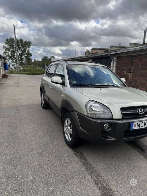 Grey Hyundai Tucson 2006 in Panevezys, with an engine capacity of 2.70 L and mileage of 321 thousand km for 4000 €, photo 4 on AUTOMOTO.COM.LV