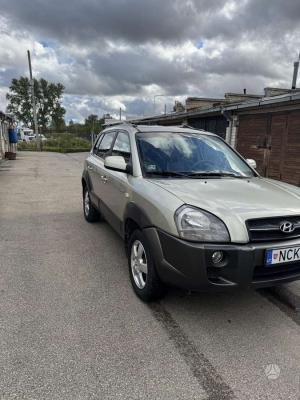 Grey Hyundai Tucson 2006 in Panevezys, with an engine capacity of 2.70 L and mileage of 321 thousand km for 4000 €, photo 4 on AUTOMOTO.COM.LV